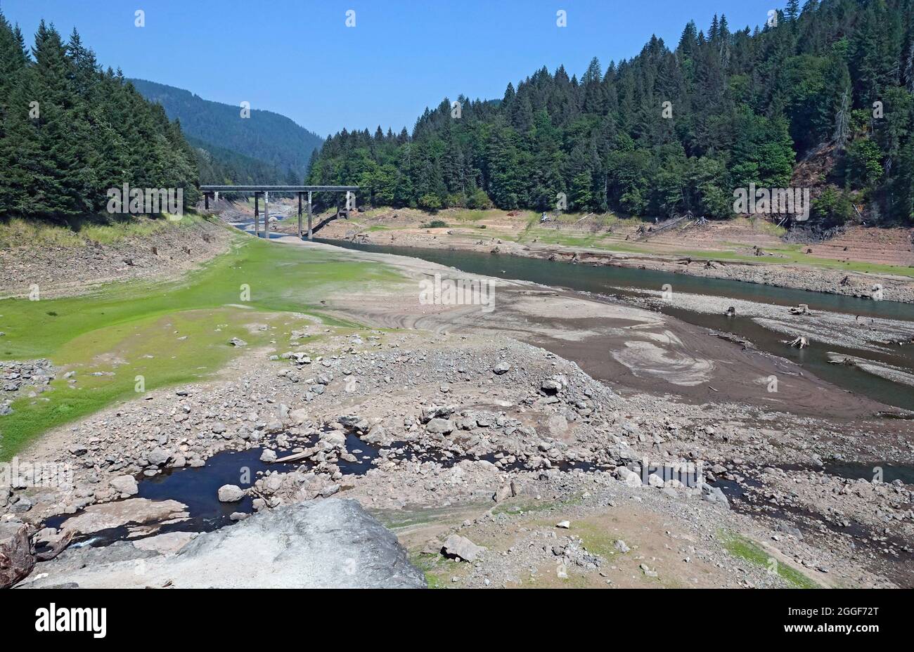 Green Peter Reservoir in the Cascade Mountains of central Oregon, down ...
