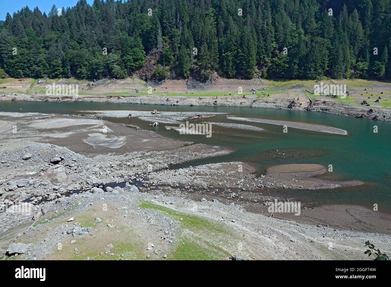 Green Peter Reservoir in the Cascade Mountains of central Oregon, down ...