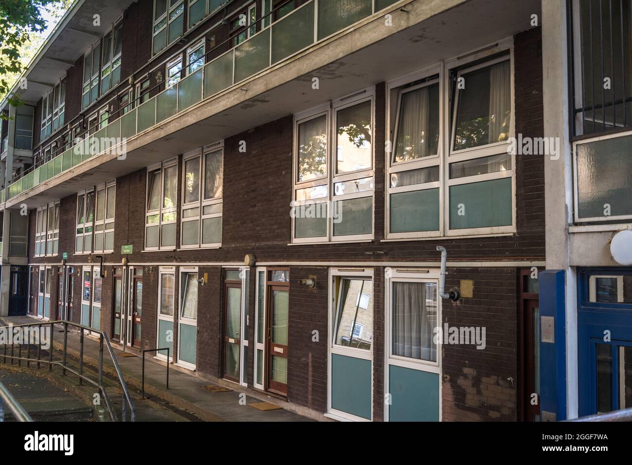 Rundown estate uk hi-res stock photography and images - Alamy