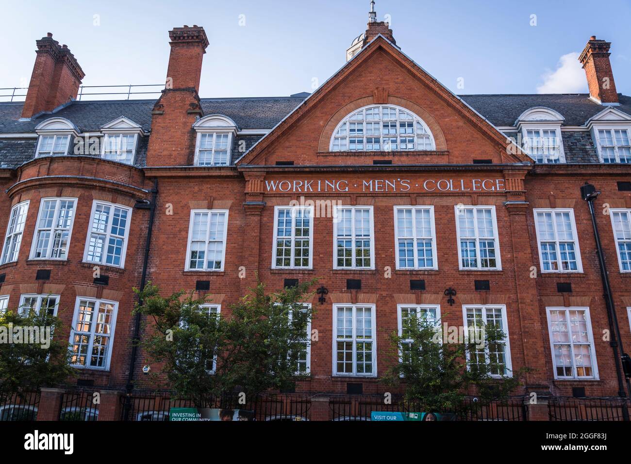 London uk red brick victorian hi-res stock photography and images - Alamy