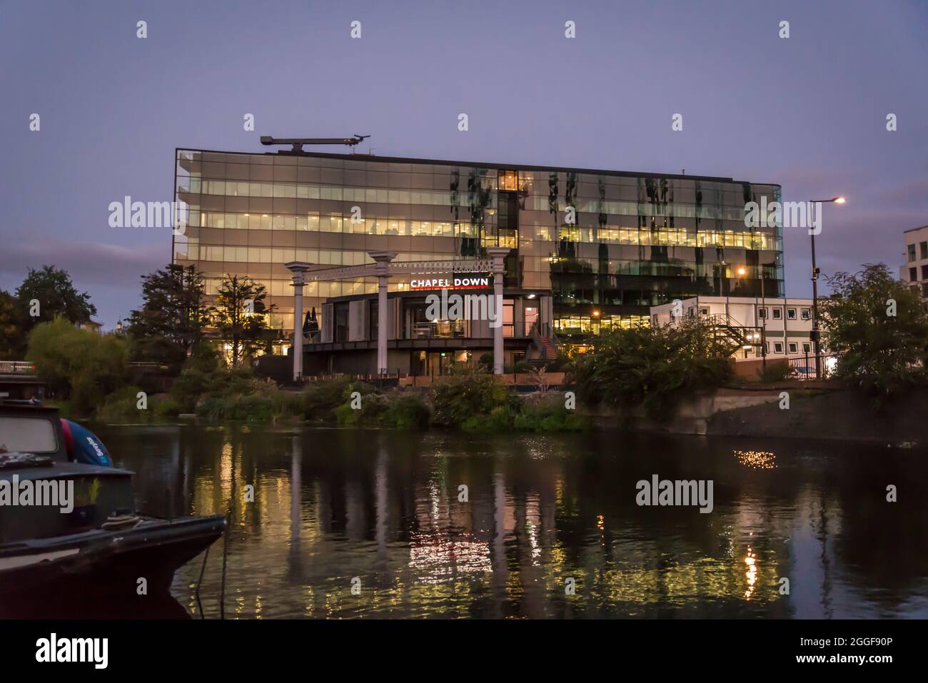 Regent's Canal and Modern architecture at King's Cross urban ...