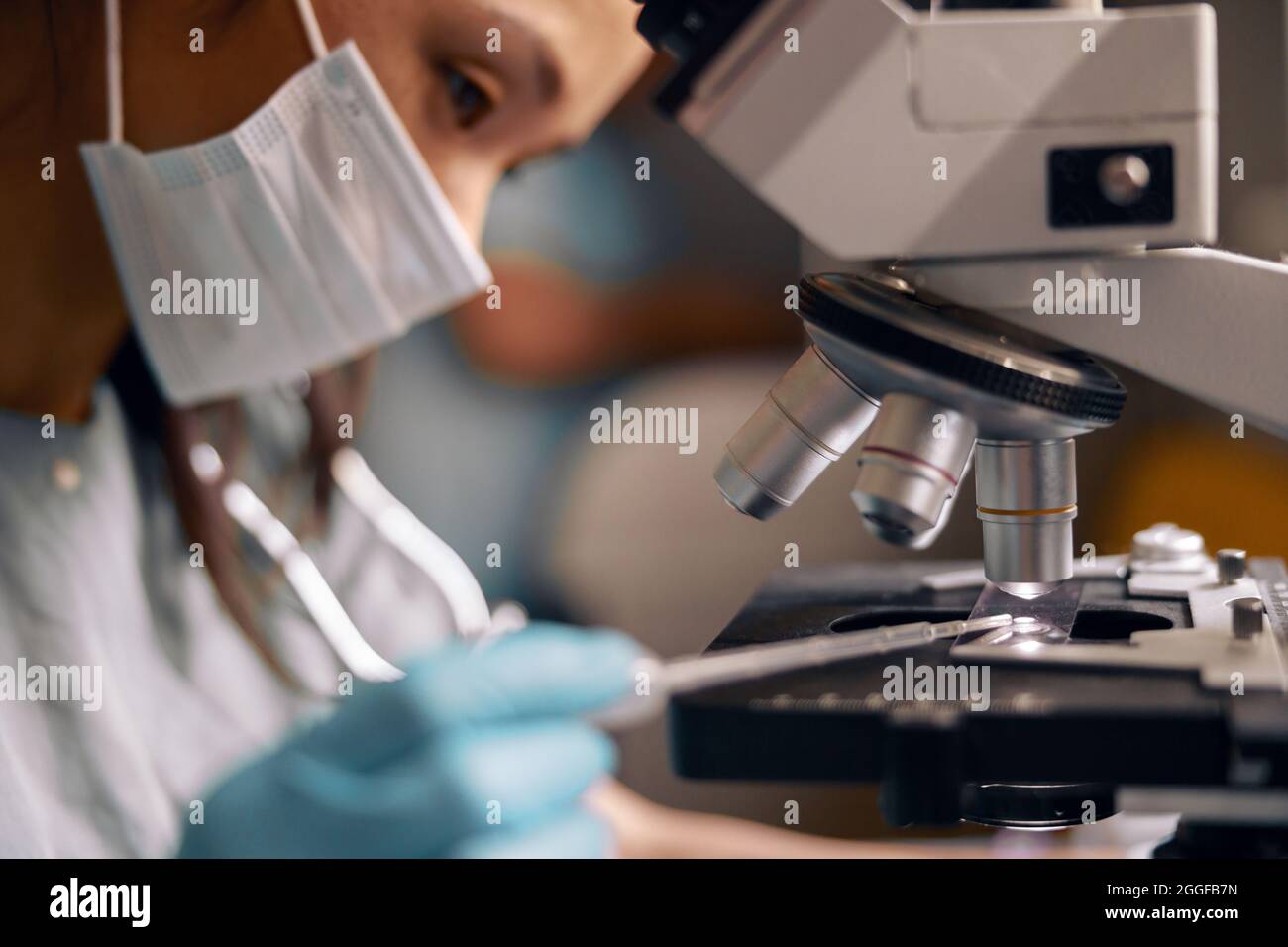 Microscope slide microbiology hi-res stock photography and images - Alamy