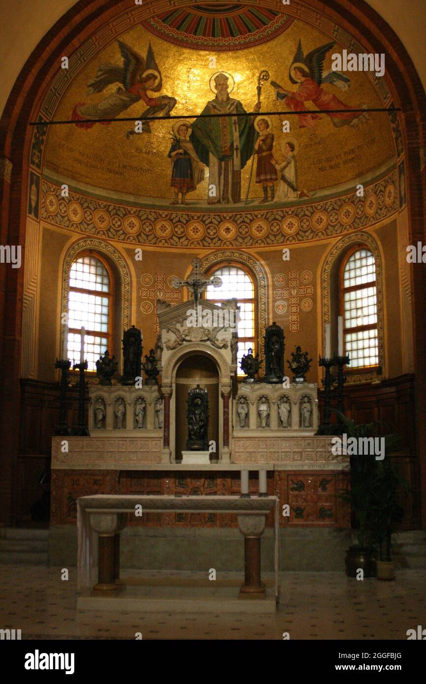 san babila church in milan (italy Stock Photo - Alamy