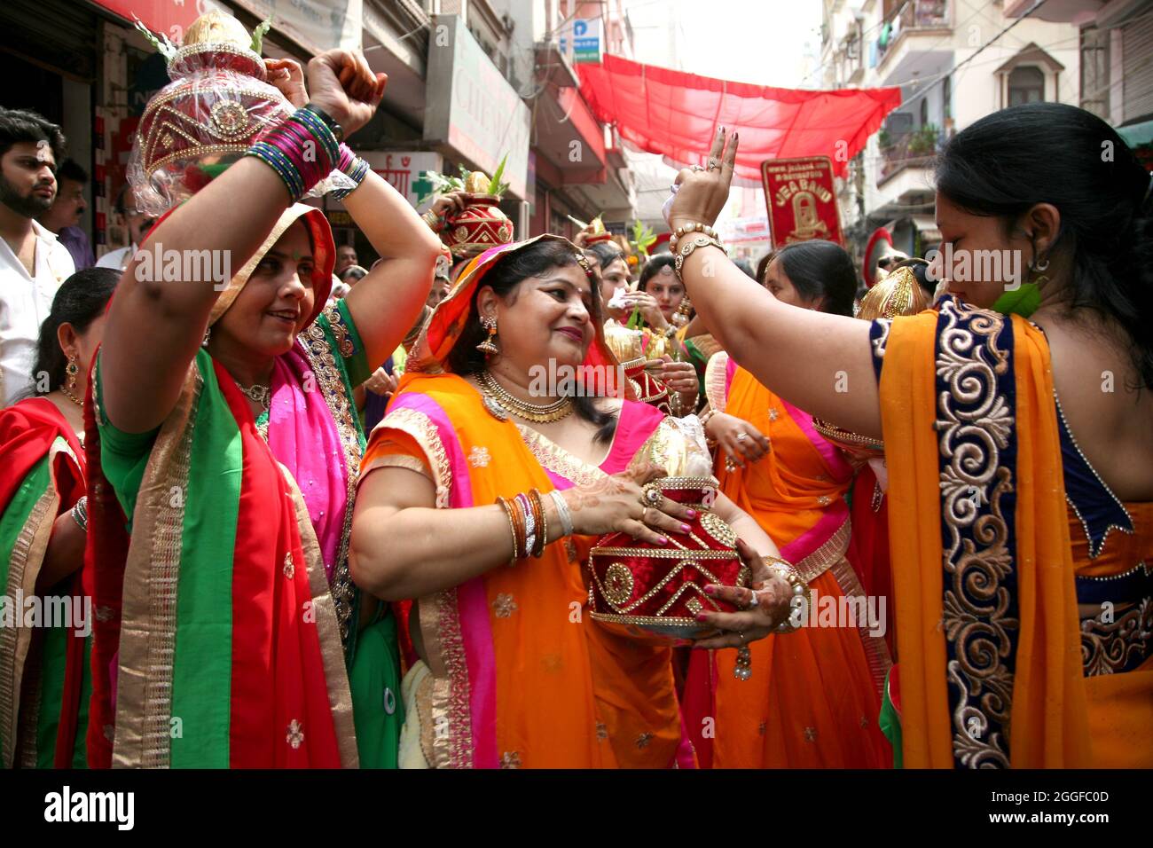 Hindu women festival new delhi hi-res stock photography and images - Alamy