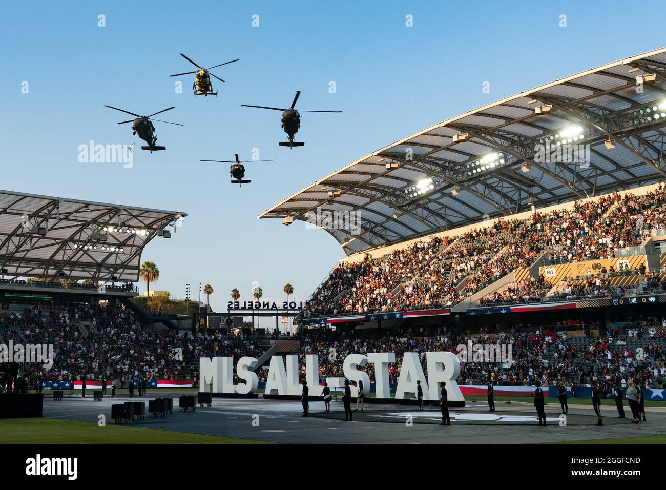 Military flyover stadium hi-res stock photography and images - Alamy