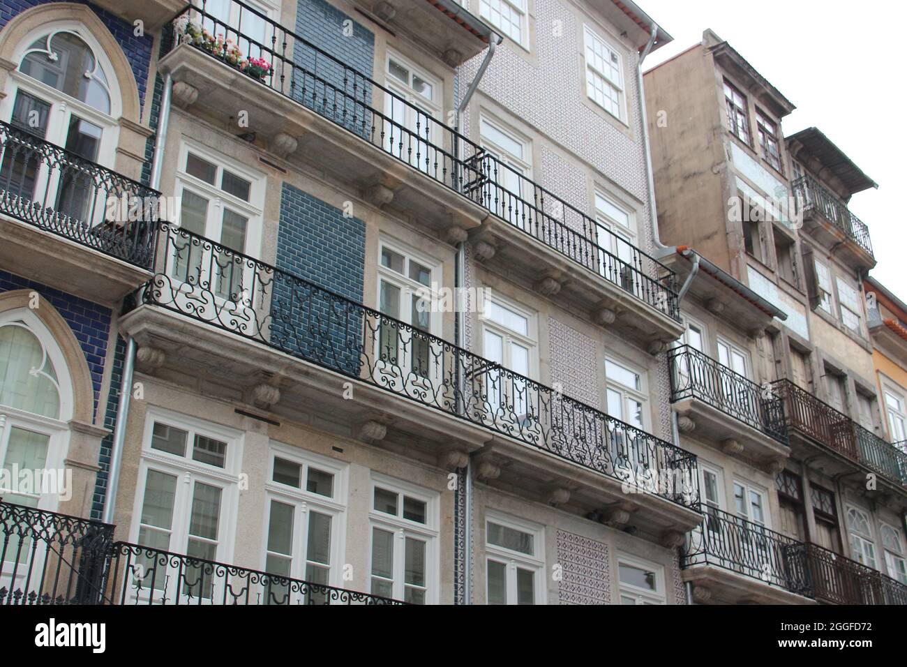 flat buildings in porto (portugal Stock Photo - Alamy
