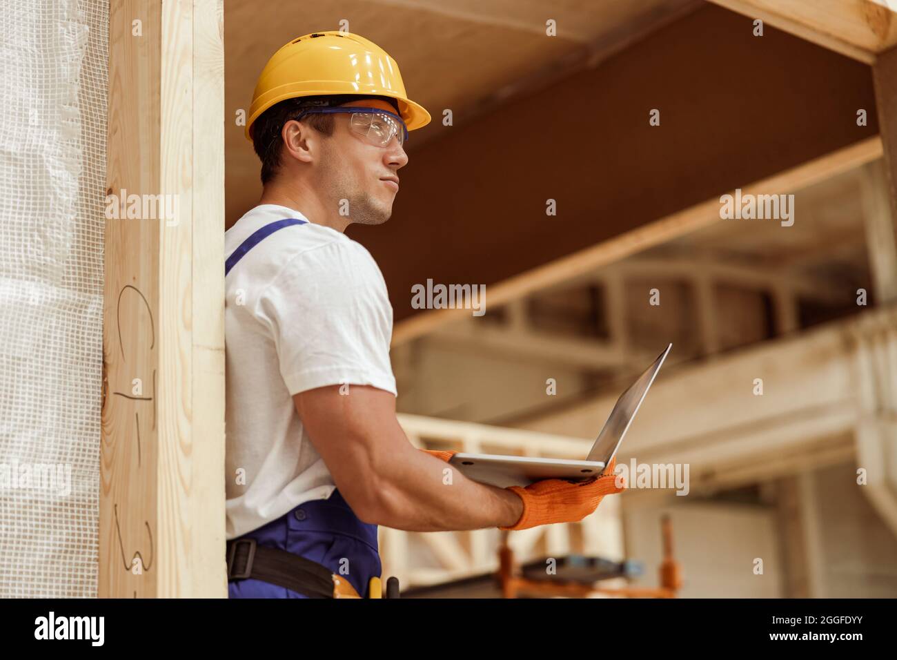 Worker construction site and laptop hi-res stock photography and images ...