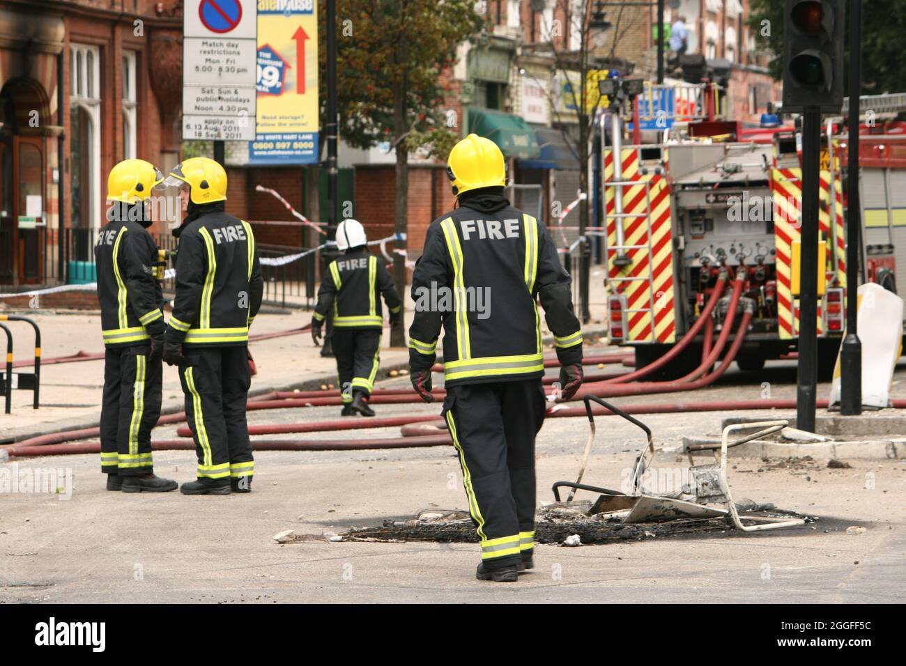 Hackney london riots 2011 hi-res stock photography and images - Alamy