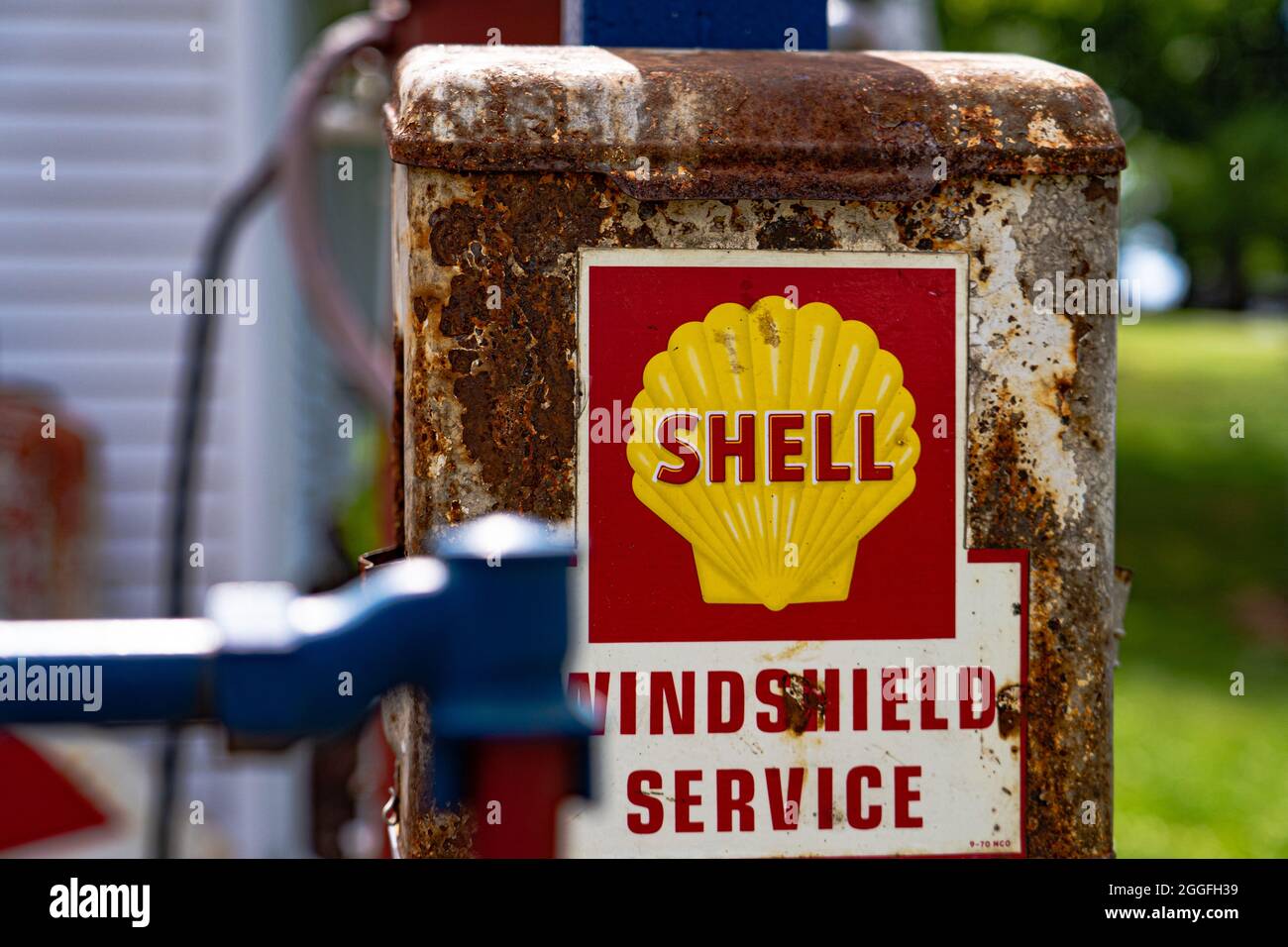 Shell Windshield Service Stock Photo - Alamy