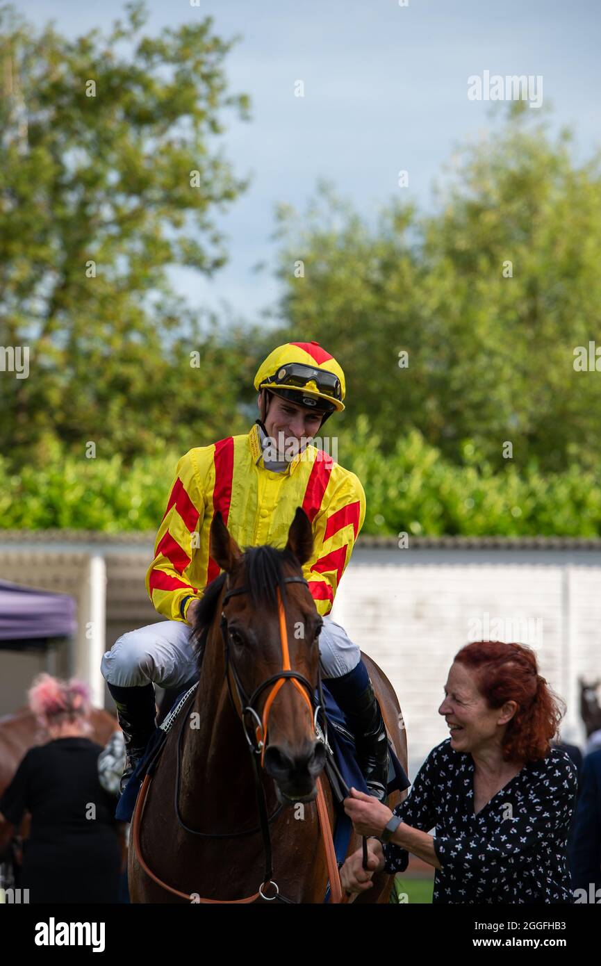 Jockey hector crouch hi-res stock photography and images - Alamy