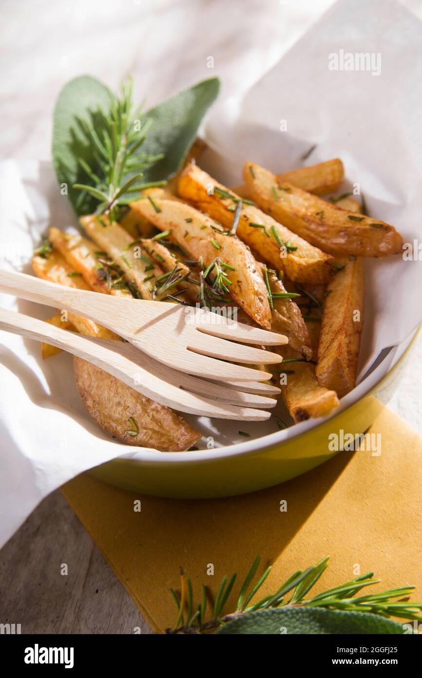 Presentation of a plate of homemade potato chips Stock Photo - Alamy