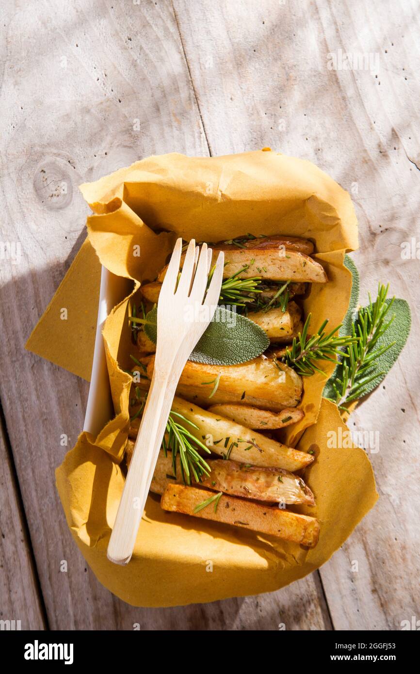 Presentation of a plate of homemade potato chips Stock Photo - Alamy