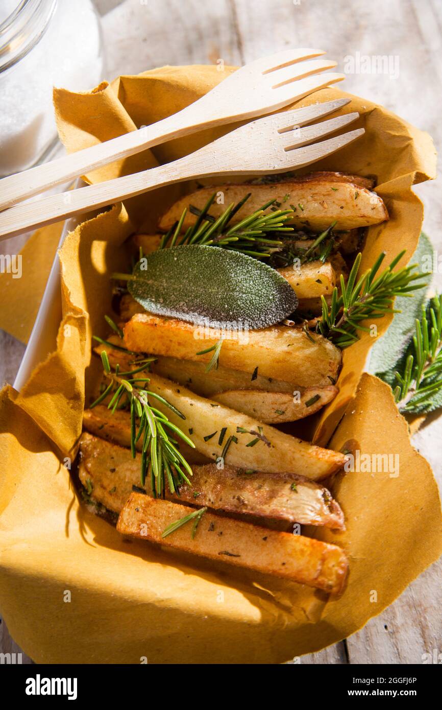 Presentation of a plate of homemade potato chips Stock Photo - Alamy