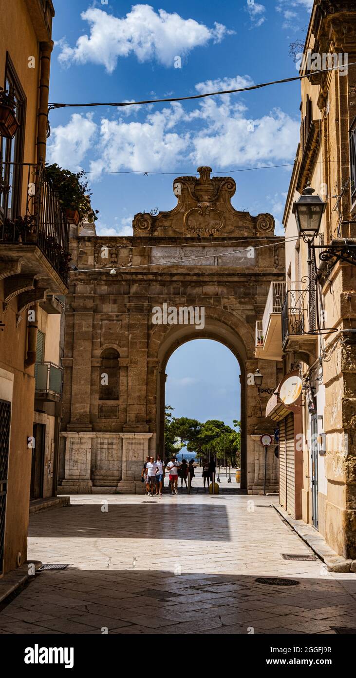 Marsala street view hi-res stock photography and images - Alamy