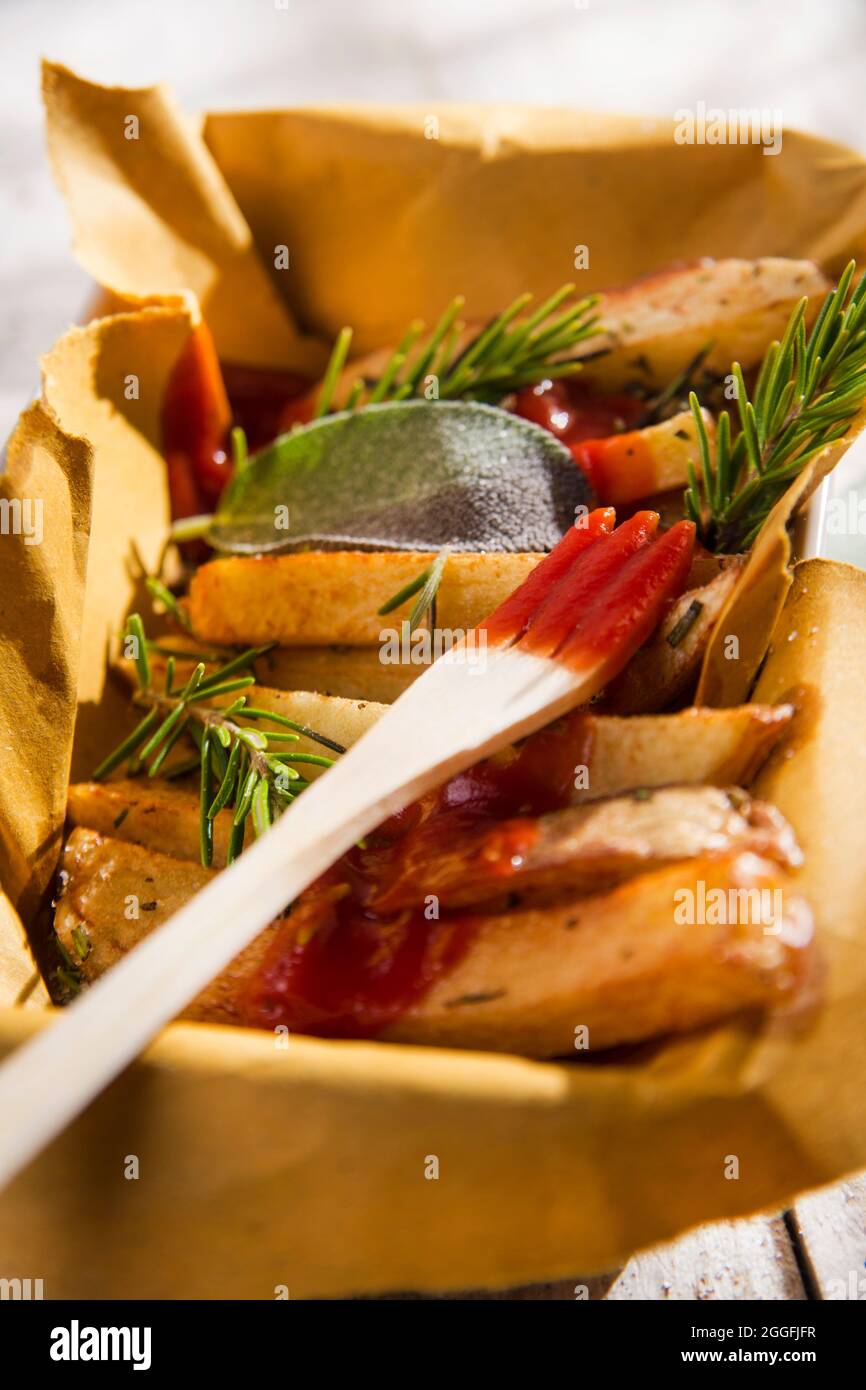 Presentation of a plate of homemade potato chips Stock Photo - Alamy