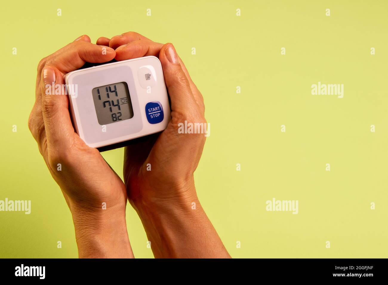 Finger heart monitor hi-res stock photography and images - Alamy