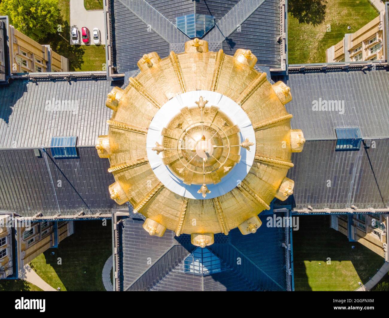 State capitol executive tower hi-res stock photography and images - Alamy