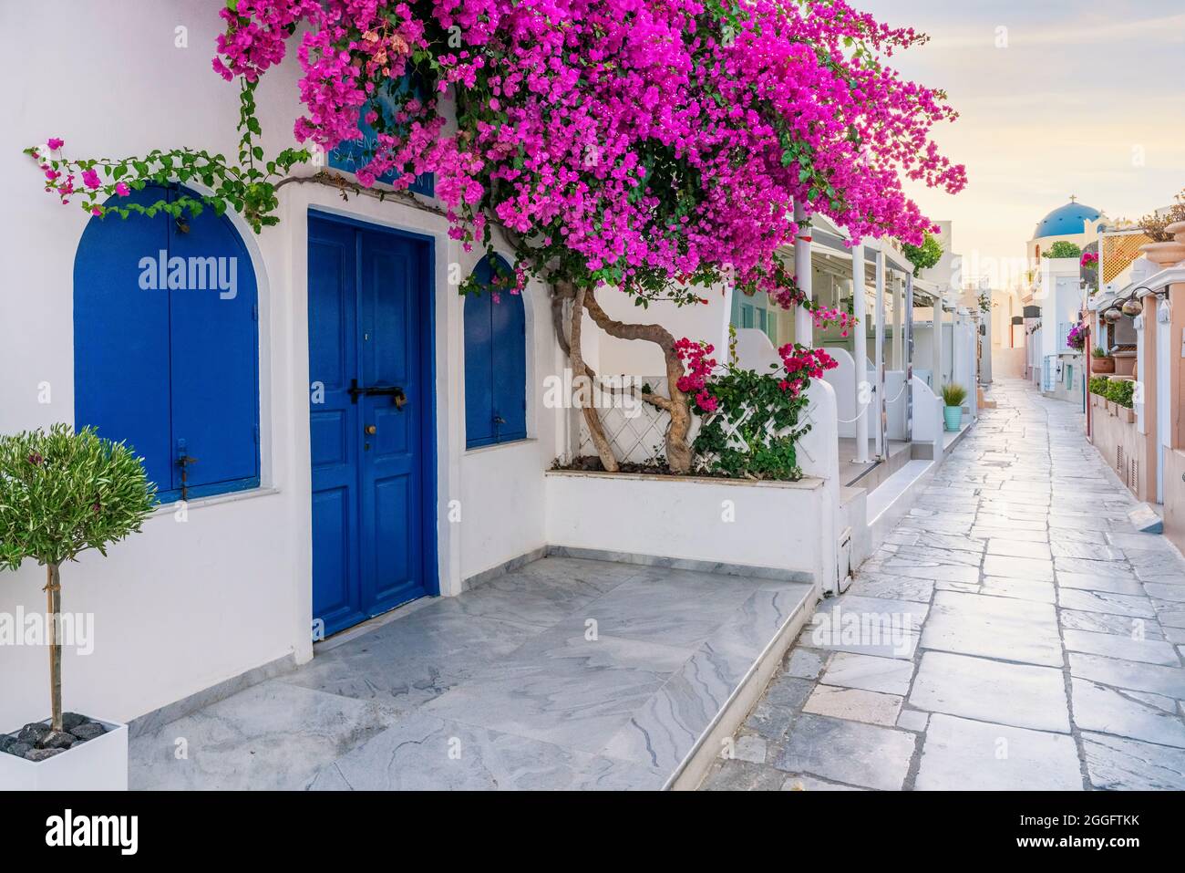View of Oia street in the mornong, Santorini, Greece Stock Photo - Alamy