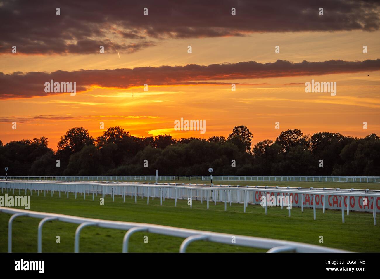 Windsor, Berkshire, UK. 28th August, 2021. The sun sets over Royal ...