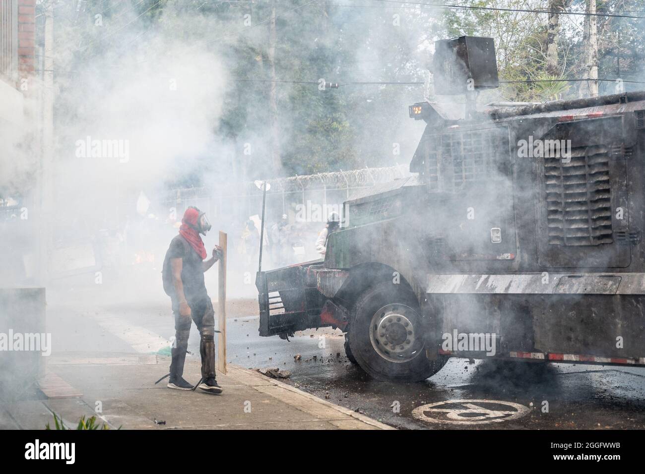 Tank going to the front hi-res stock photography and images - Alamy