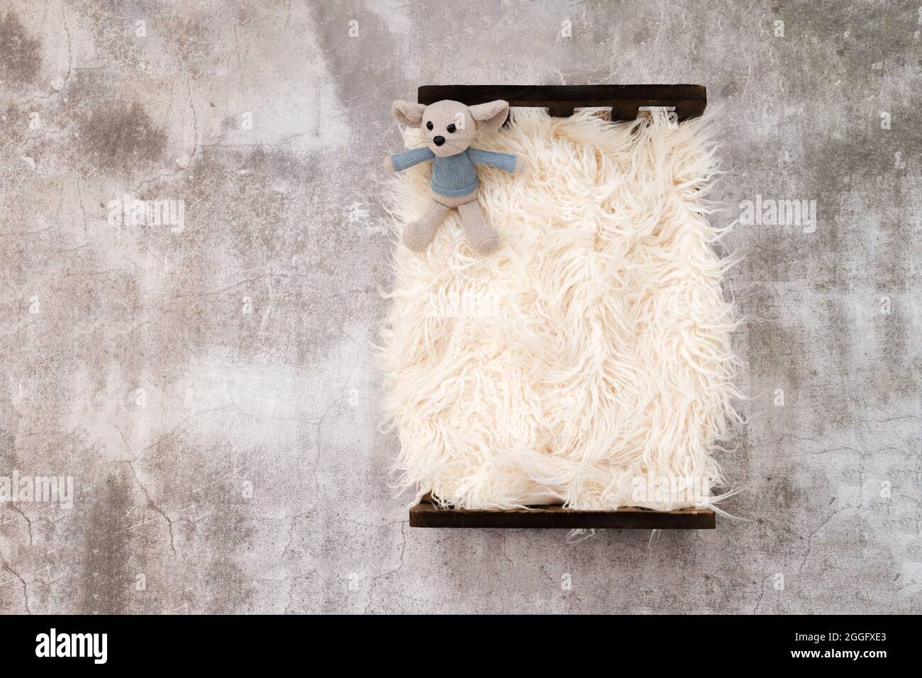 Newborn photography grey backdrop/background Stock Photo - Alamy