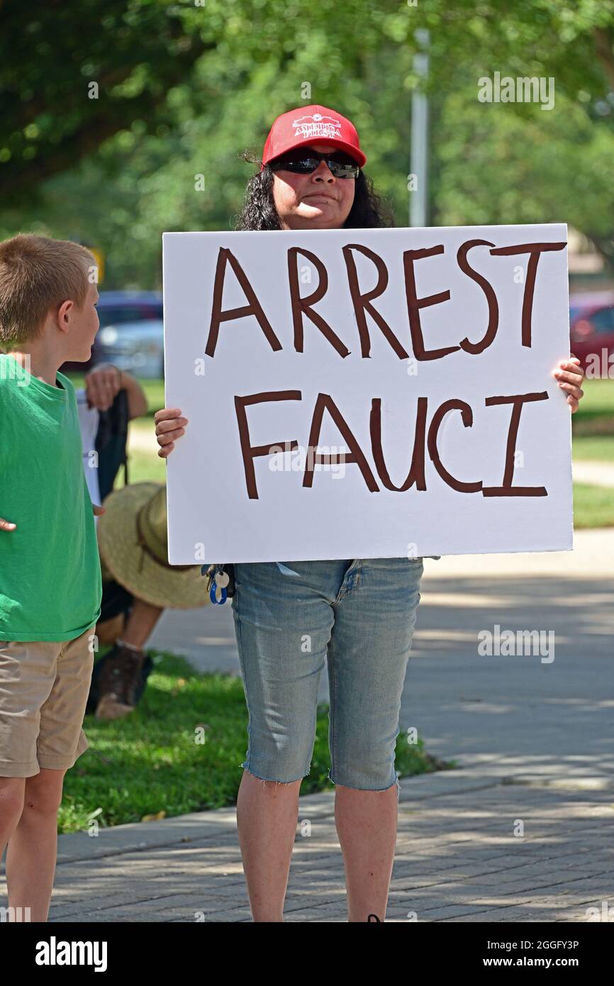People attending holding signs and flags during the Kansas Patriots ...