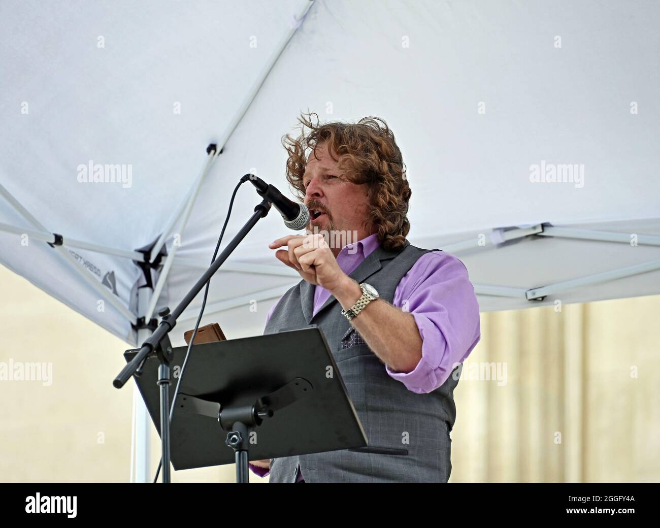 Conservative radio talk show host Jim Price addressing the crowd of ...