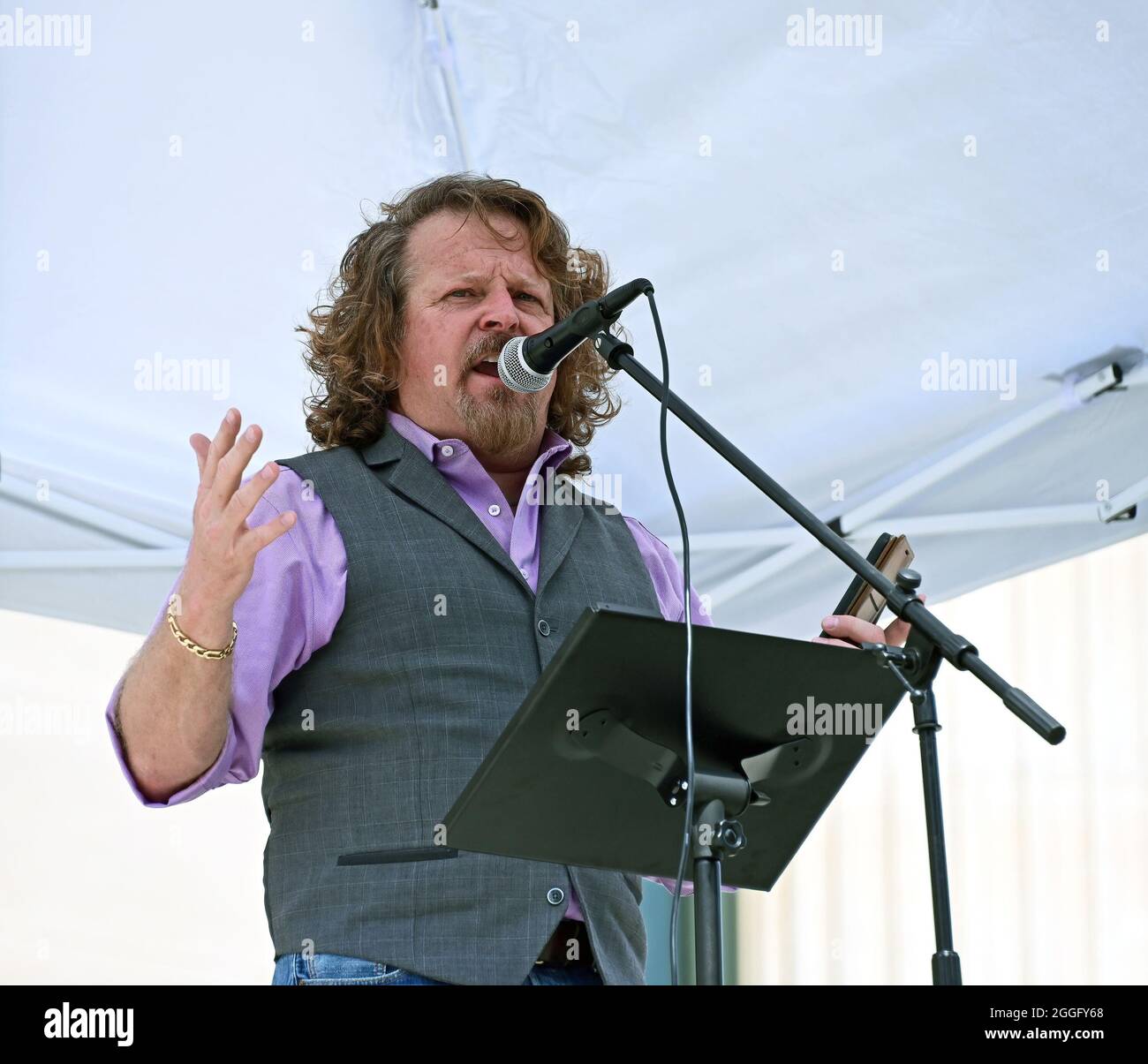 Conservative radio talk show host Jim Price addressing the crowd of ...