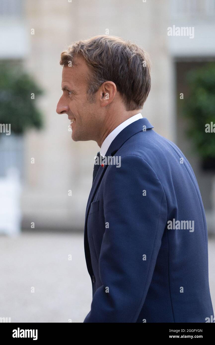 Emmanuel macron profile hi-res stock photography and images - Alamy