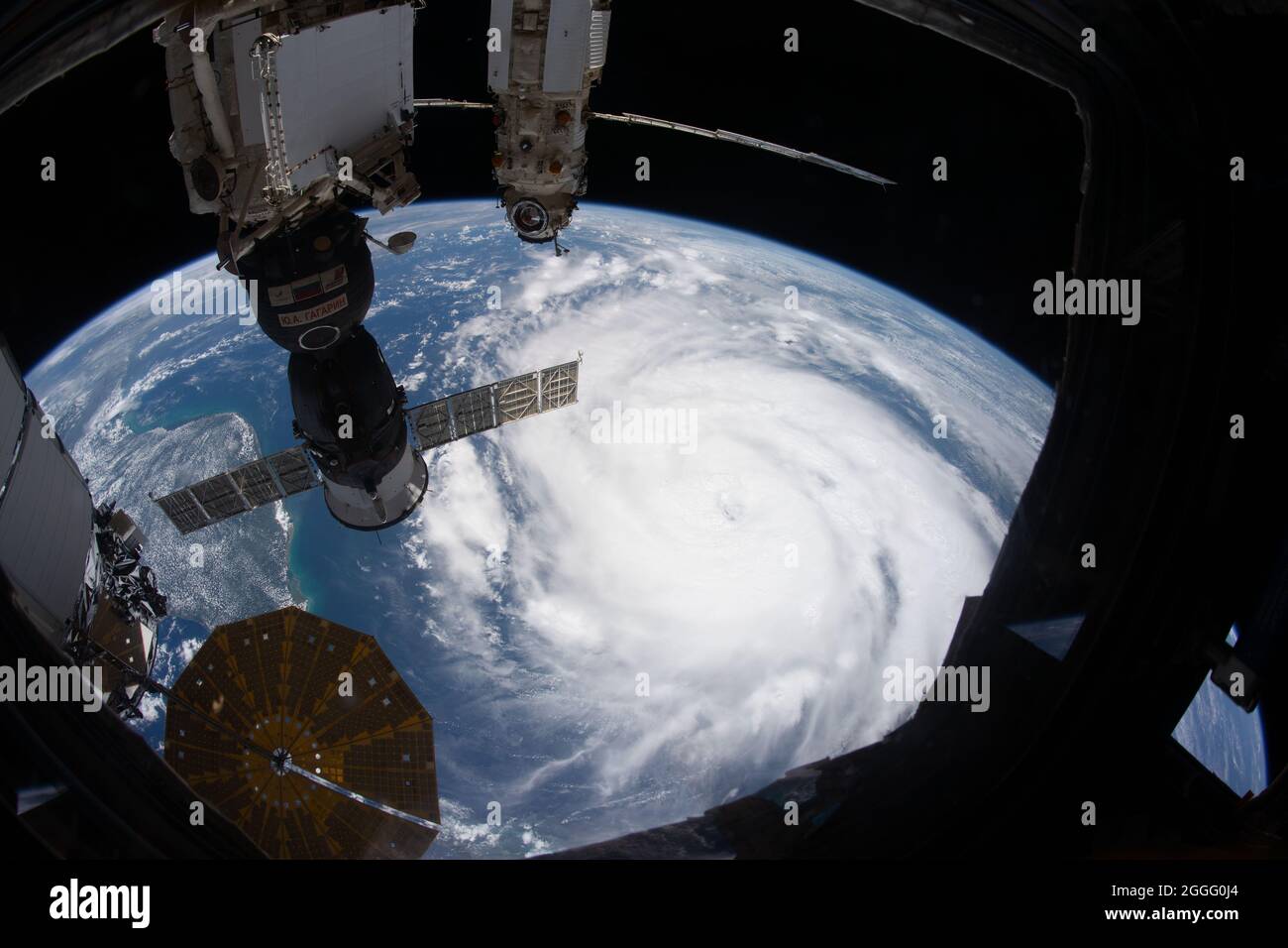 View showing the eye wall of Hurricane Ida, a category 4 storm as ...