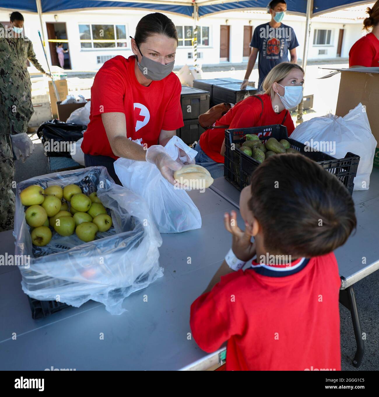 Rota, Spain. 30th Aug, 2021. An American Red Cross volunteer hands food ...