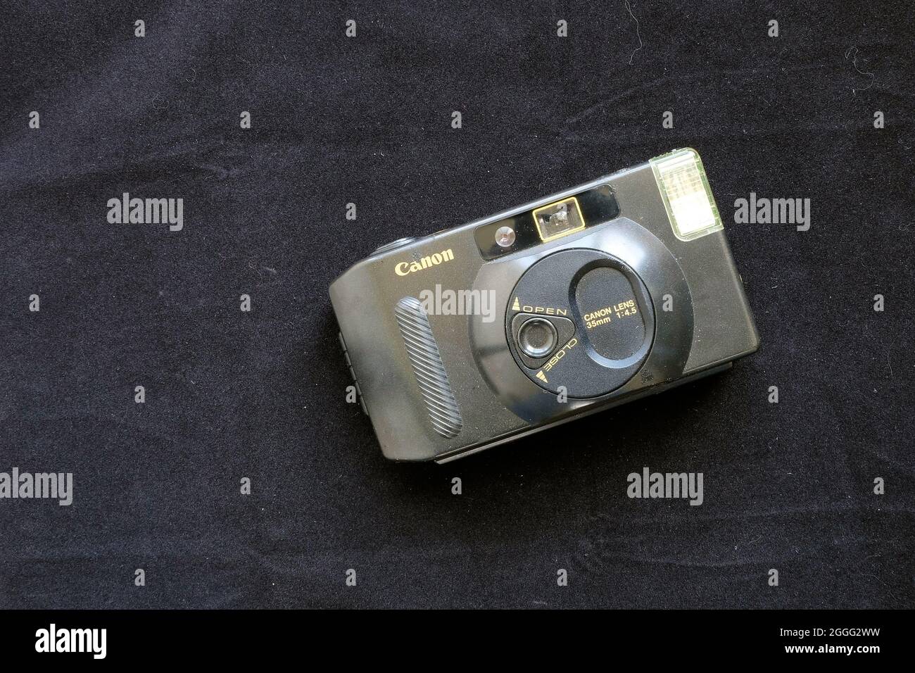 Canon camera 1985 hi-res stock photography and images - Alamy