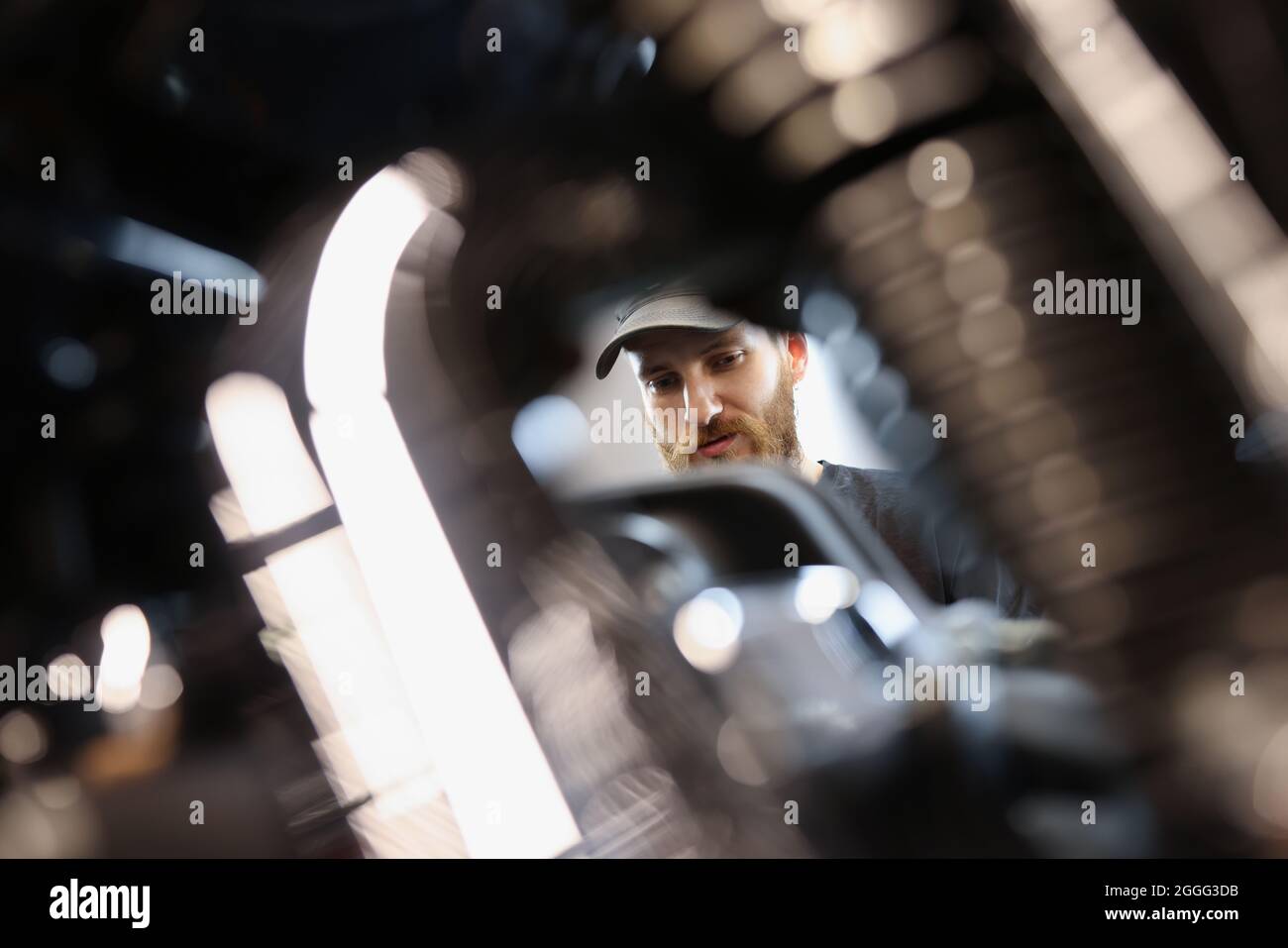 Motor bike repair shop hi-res stock photography and images - Alamy