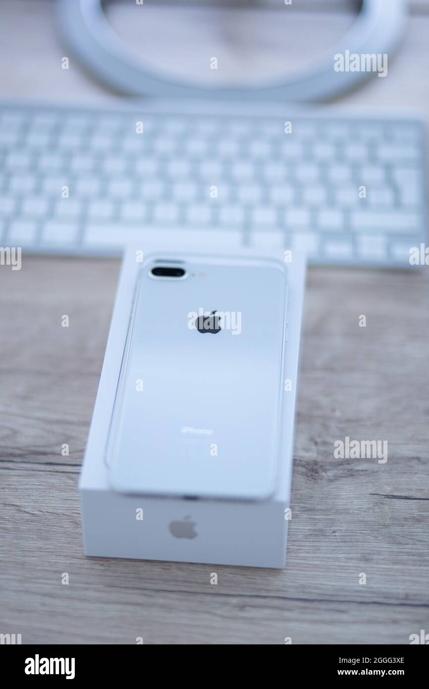 Iphone vertical wallpaper hi-res stock photography and images - Alamy