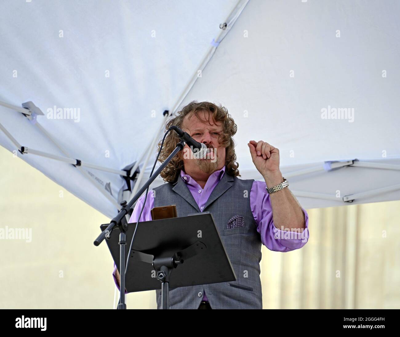 Conservative radio talk show host hi-res stock photography and images ...