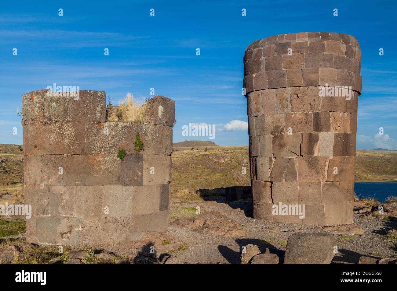 Ruins of funerary towers in Sillustani, Peru Stock Photo - Alamy