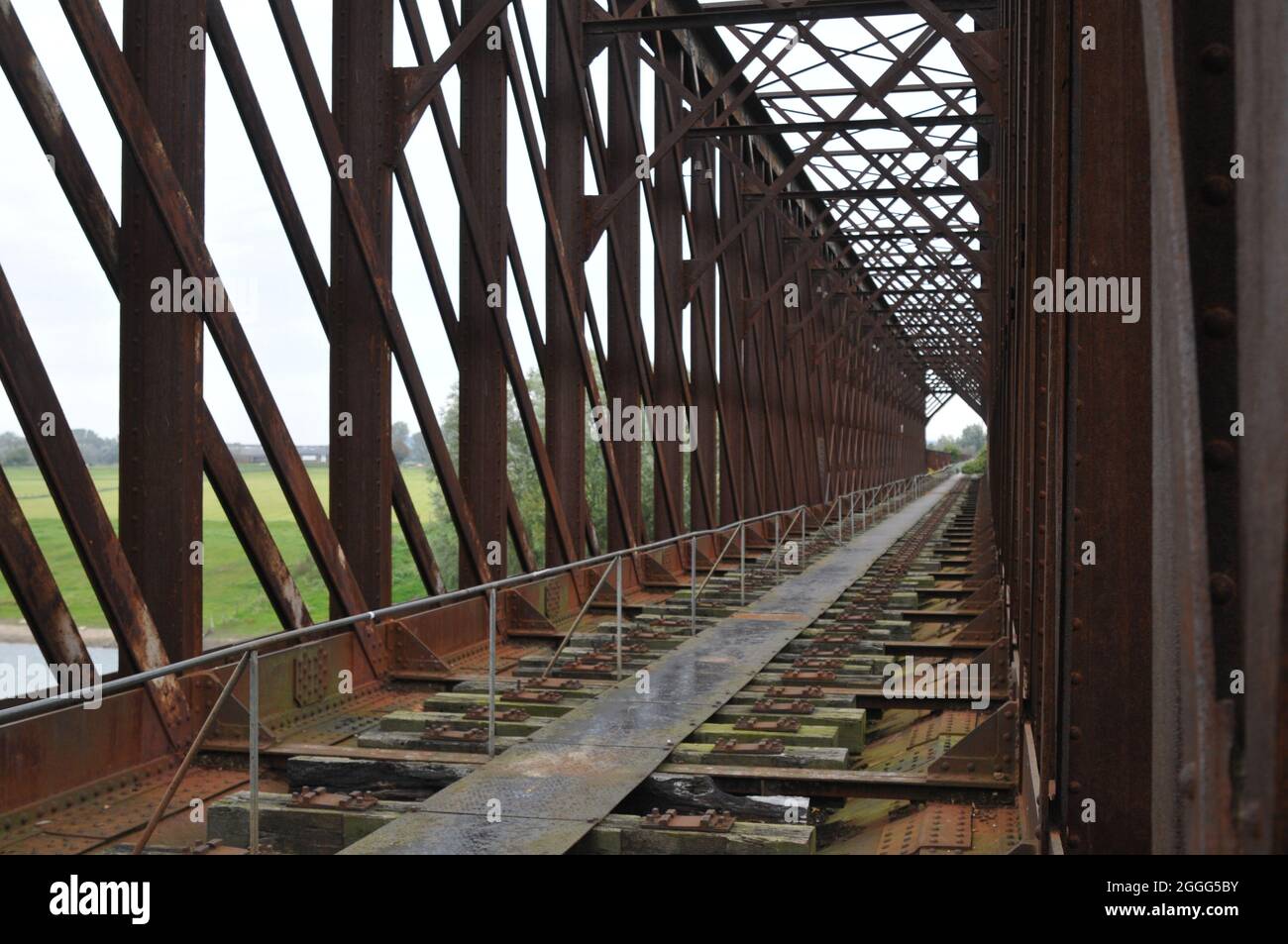 Old country steel bridge hi-res stock photography and images - Alamy