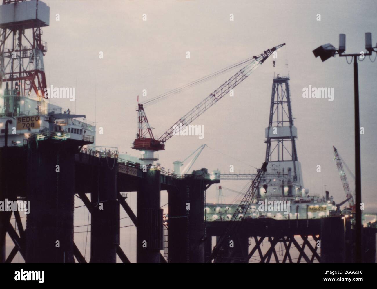 Technological platforms hi-res stock photography and images - Alamy