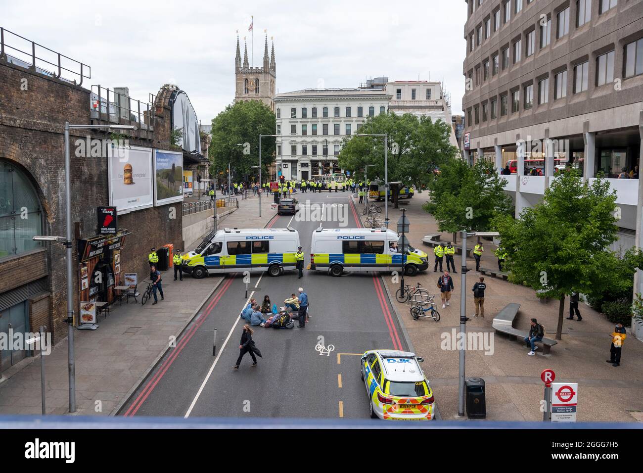 London, UK. 31st Aug, 2021. Police block the road to stop additional ...