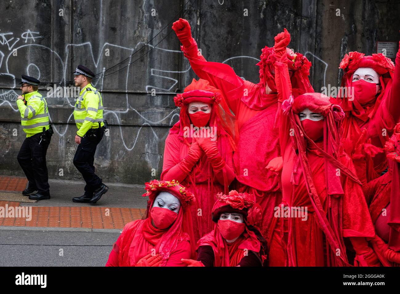 London, UK. 31st August 2021. Red Rebel Brigade faces the police ...