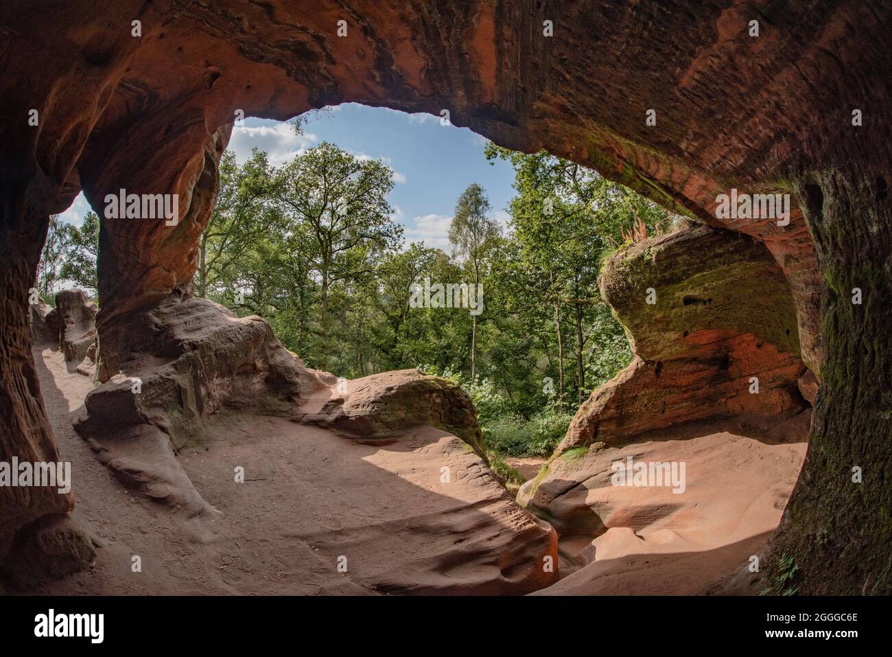 Sandstone cave caves uk hi-res stock photography and images - Alamy