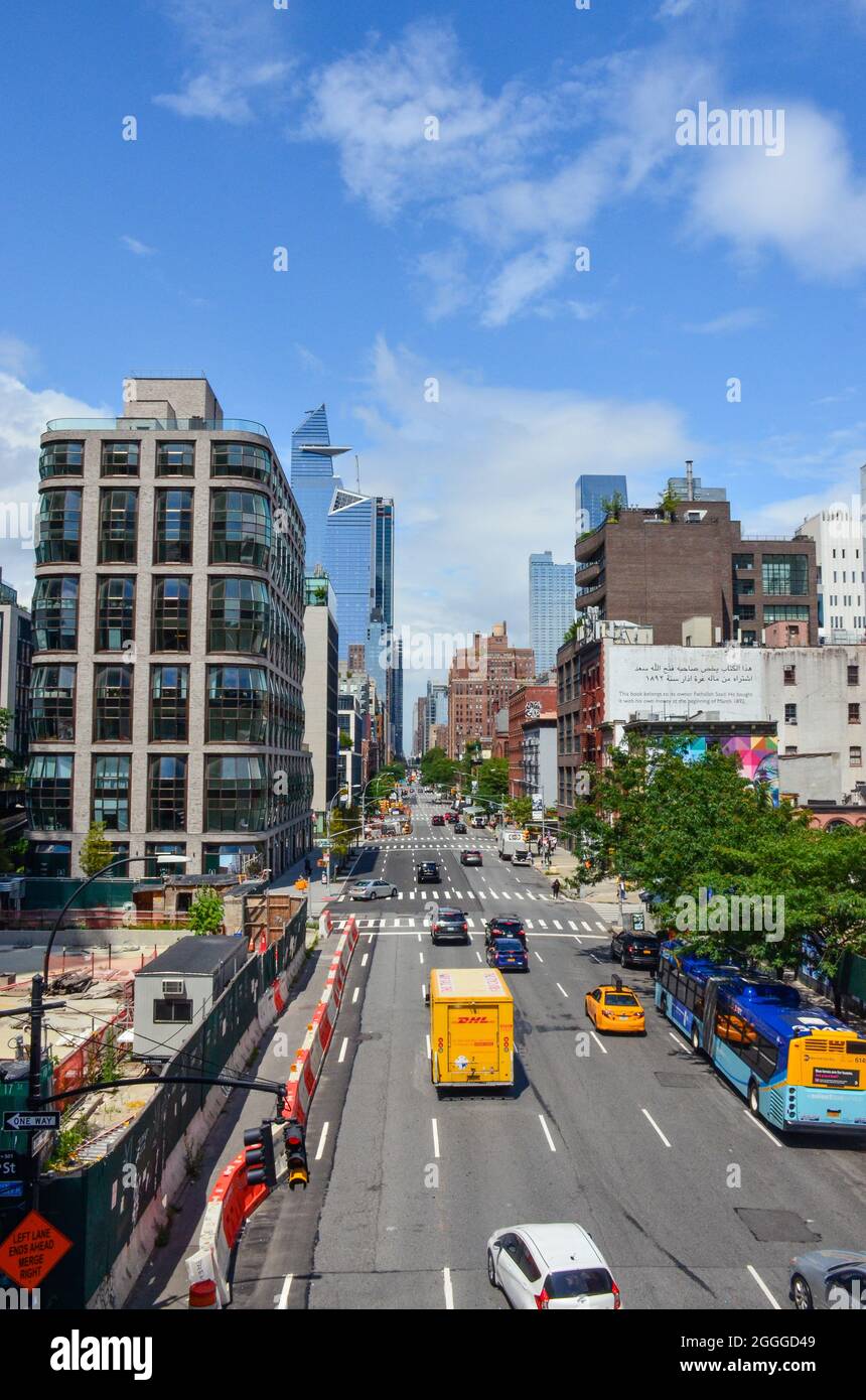 Manhattan Cityscape on High Line Observation Deck in the heart of ...
