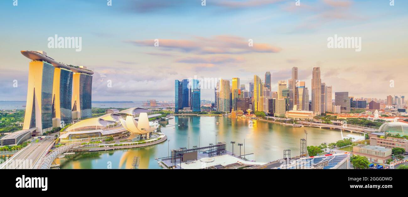 Singapore downtown skyline hi-res stock photography and images - Alamy