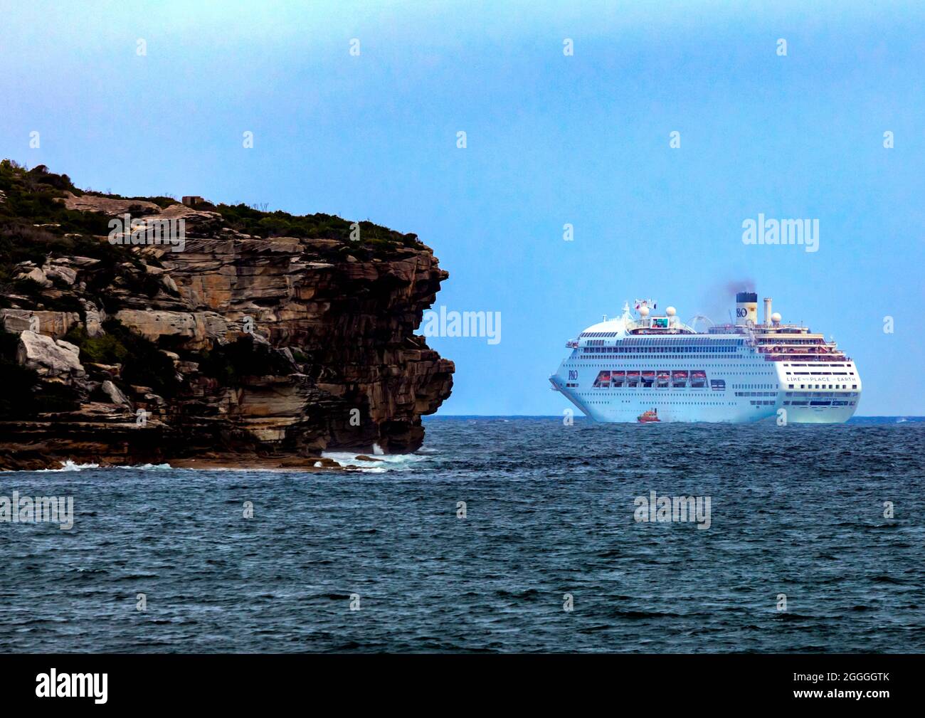 Cruise ship heading out to sea leaving Sydney Harbour round the North ...