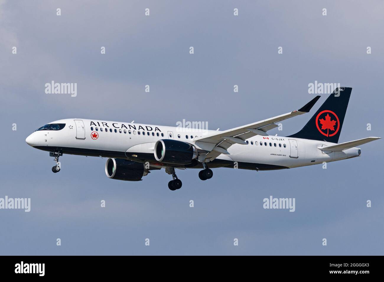 Airbus a220 371 hi-res stock photography and images - Alamy