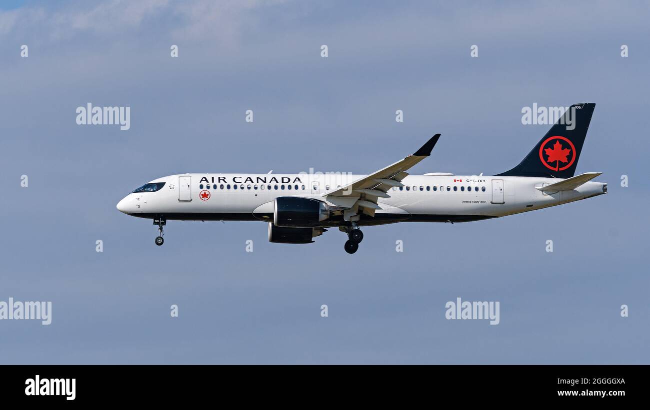 Airbus a220 371 hi-res stock photography and images - Alamy