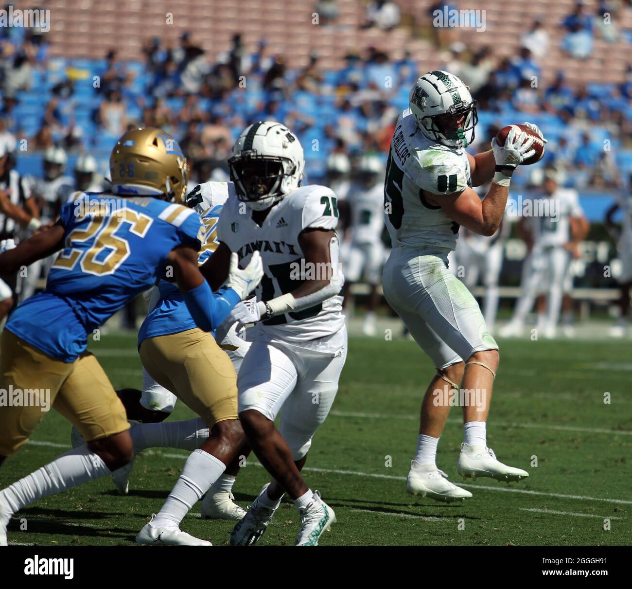 August 28, 2021 - Hawaii Rainbow Warriors tight end Caleb Phillips #85 ...