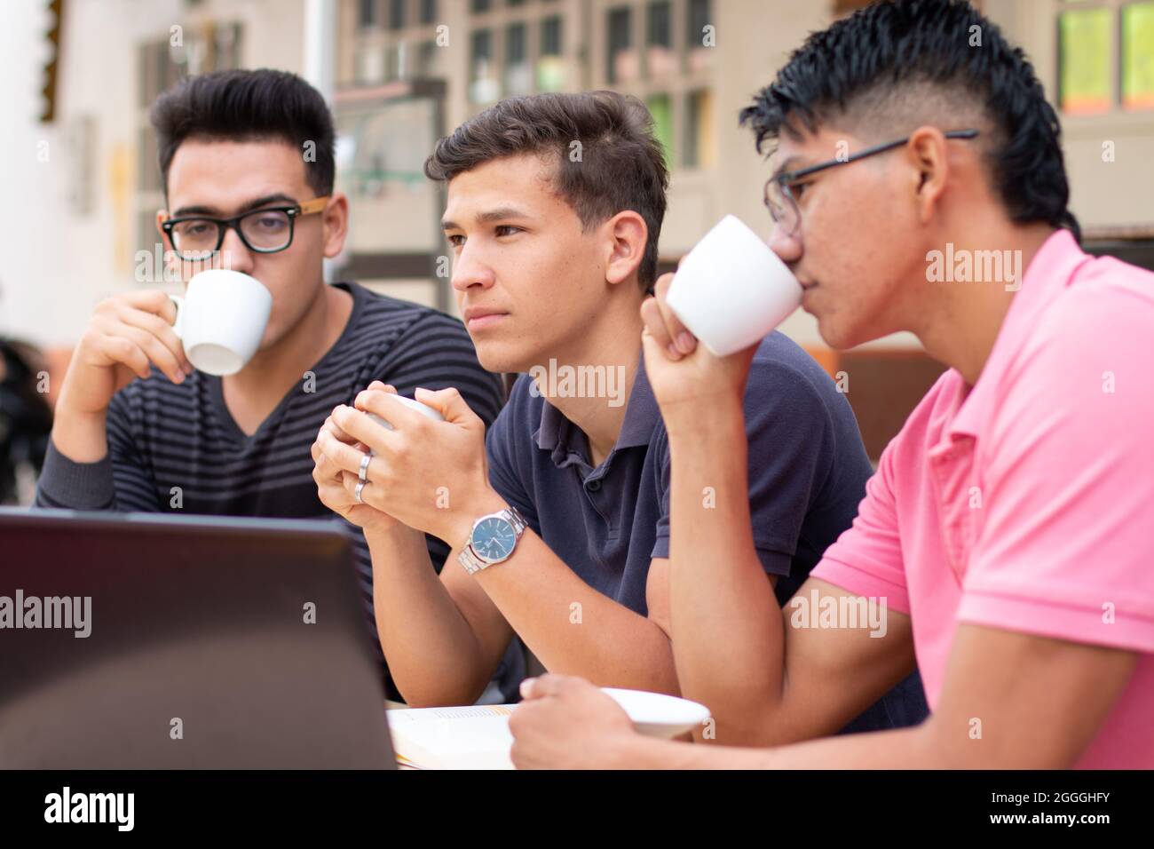 Outdoor campus cafe hi-res stock photography and images - Alamy