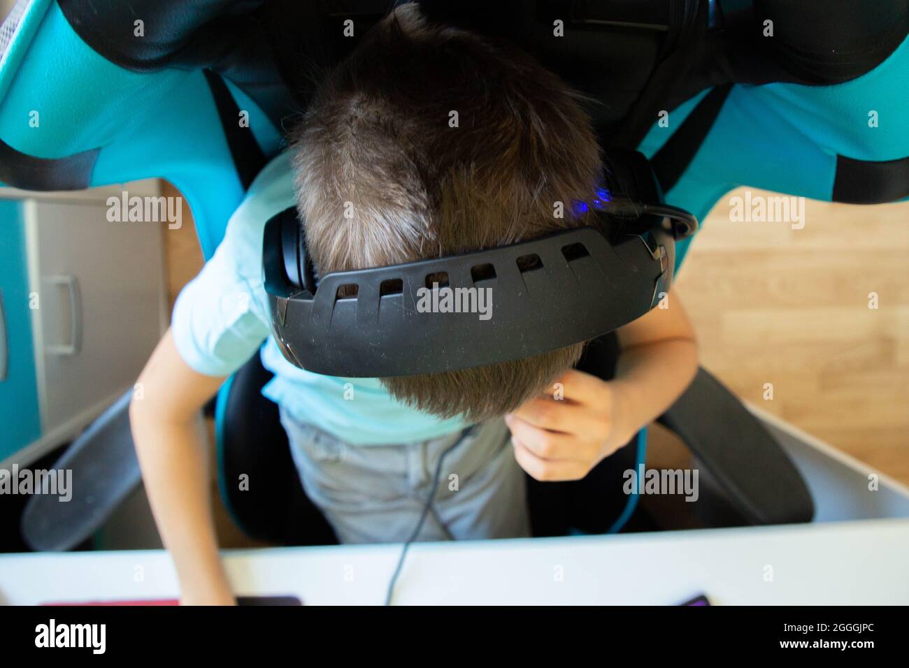 Male internet gamer hi-res stock photography and images - Alamy