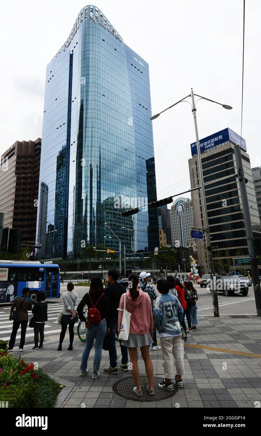 KEB Hana Bank Headquarters in Seoul, South Korea Stock Photo - Alamy